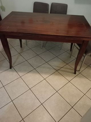 Tavolo in legno massiccio allungabile