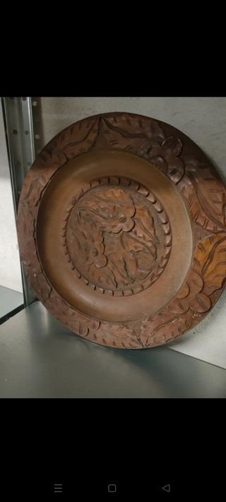 Piatto in legno decorato