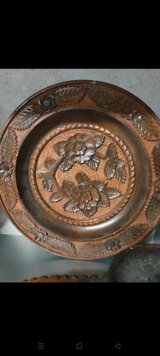 Piatto in legno decorato