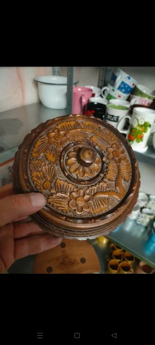 Portaoggetti in legno decorato