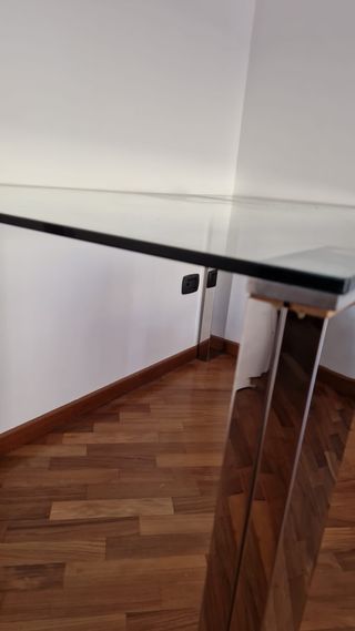 Tavolo in Cristallo con piedi cromati