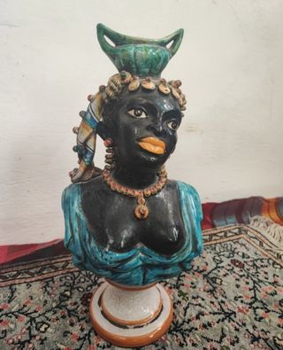 testa morena d'autore- Firmata. Caltagirone.