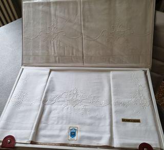 Lenzuolo in lino ricamato a mano