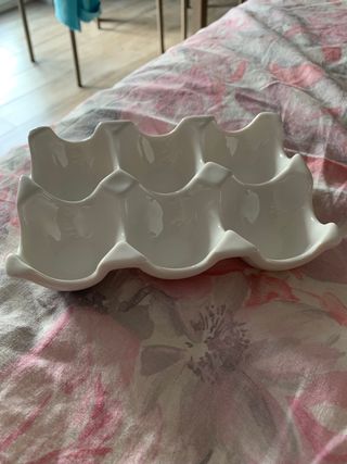 porta uova in porcellana design finlandese Heirol