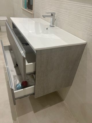 mobile bagno sospeso