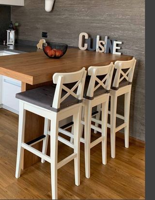 n.3 sgabelli con schienale