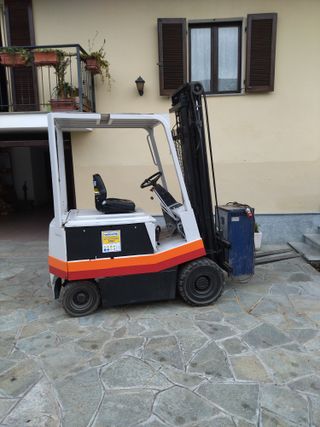 Vendo carrello elevatore elettrico Om 25 q batteri