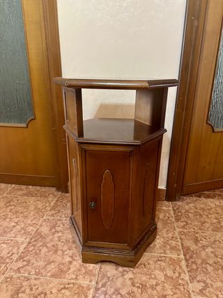 Mobiletto esagonale in legno