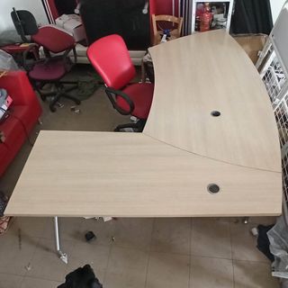 Vendo scrivania + sedia uso ufficio