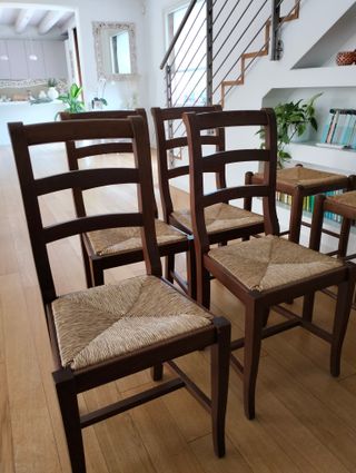 SEDIE IN PURO LEGNO + DUE SGABELLI