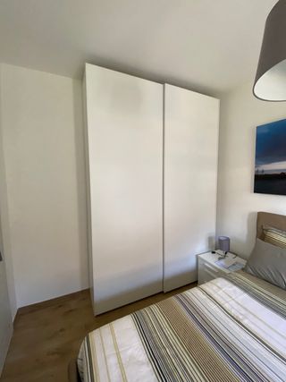 armadio con ante scorrevoli