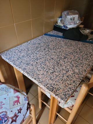 Tavolo in marmo + 4 sedie