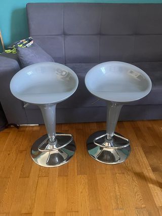 Set sgabelli con alzata