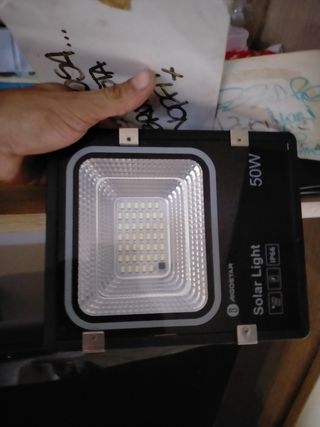 2vFaretti led 50 w con pannelli solari