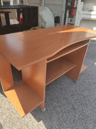 Scrivania per computer