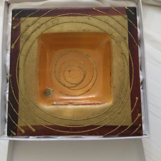 Piatto decorato a mano