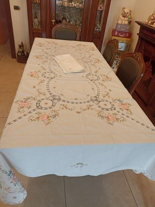 Tovaglia ricamata da 12 punto a croce