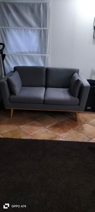 Divano due posti in tessuto grigio