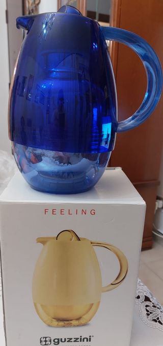 Caraffa in vetro blu