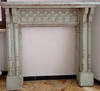 Cornice caminetto in legno