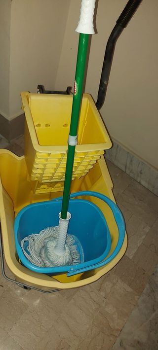 Secchio professionale compreso di mocio