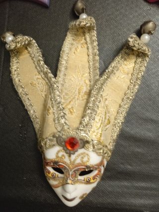 Tre maschere da parete