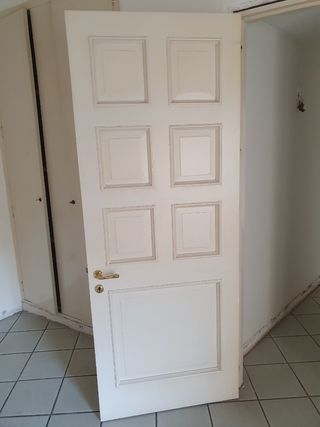 5 porte in legno con imbotti e cornici