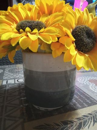 Vaso con 9 girasoli finti