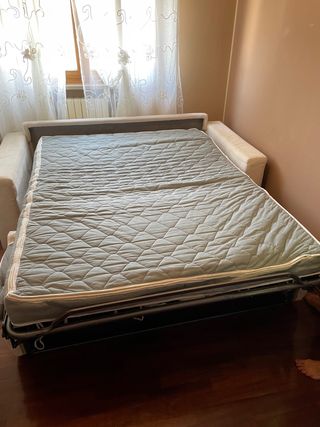 divano in buone condizioni