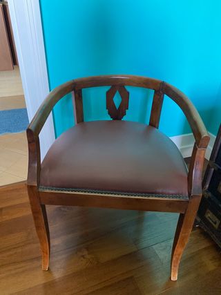 Sedia antica in noce