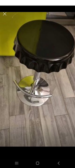 Sgabello regolabile tappo di bottiglia