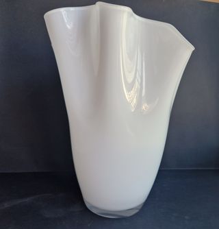 Vaso - Fazzoletto  in Vetro bianco latte