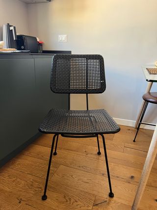 2 Sedie in metallo nero e resina effetto rattan