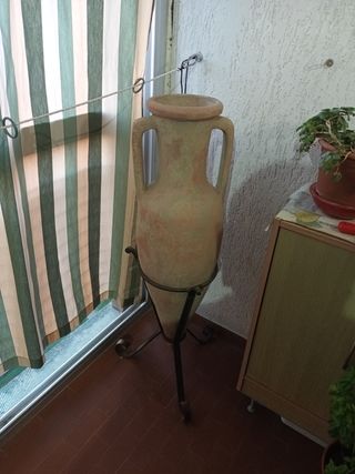 Anfora  con piedistallo