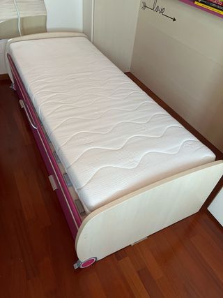 letto singolo ragazza