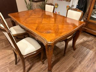 Tavolo in legno con 6 sedie