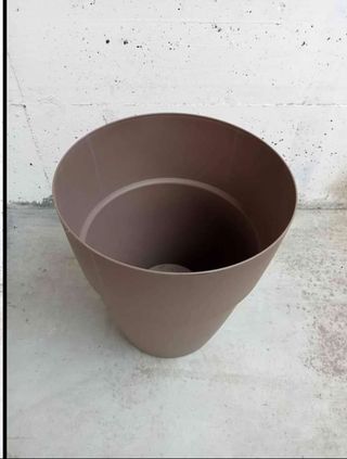 Vaso in pvc Tortora