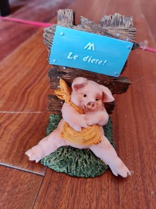 Simpatico maialino in resina "abbasso le diete"