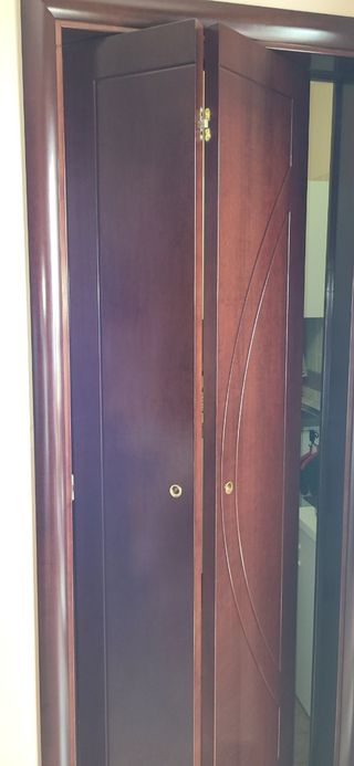 Porta in noce a libro