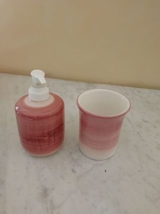 Dispenser sapone e portaspazzolini