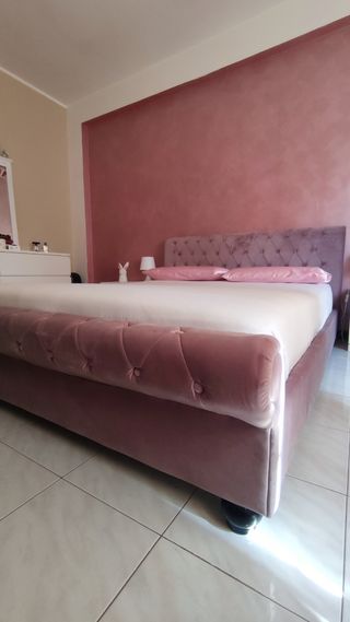 Letto matrimoniale rosa