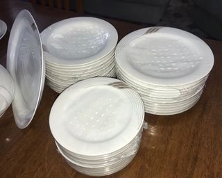 Servizio piatti e zuppiera in porcellana