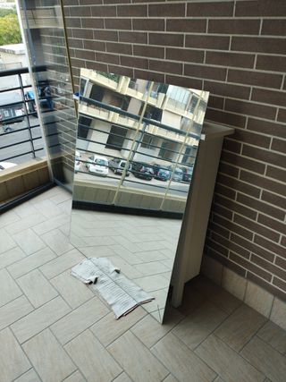 Specchio con piccolo graffio