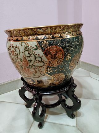 Vaso cinese con base in legno