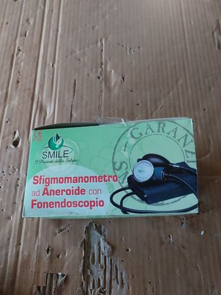 Sfigomomanometro ad aneroide con fonemdo