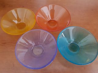 Set di coppette colorate