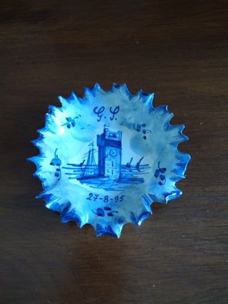 Piccolo piatto decorato a mano