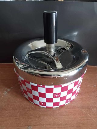 Portacenere girevole a scomparsa