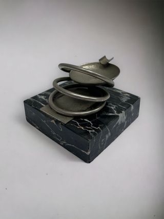 Posacenere con base marmo e struttura in acciaio