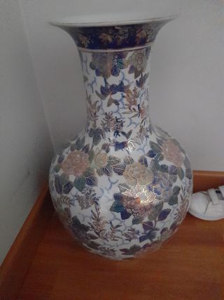 Vaso in porcellana stile classico